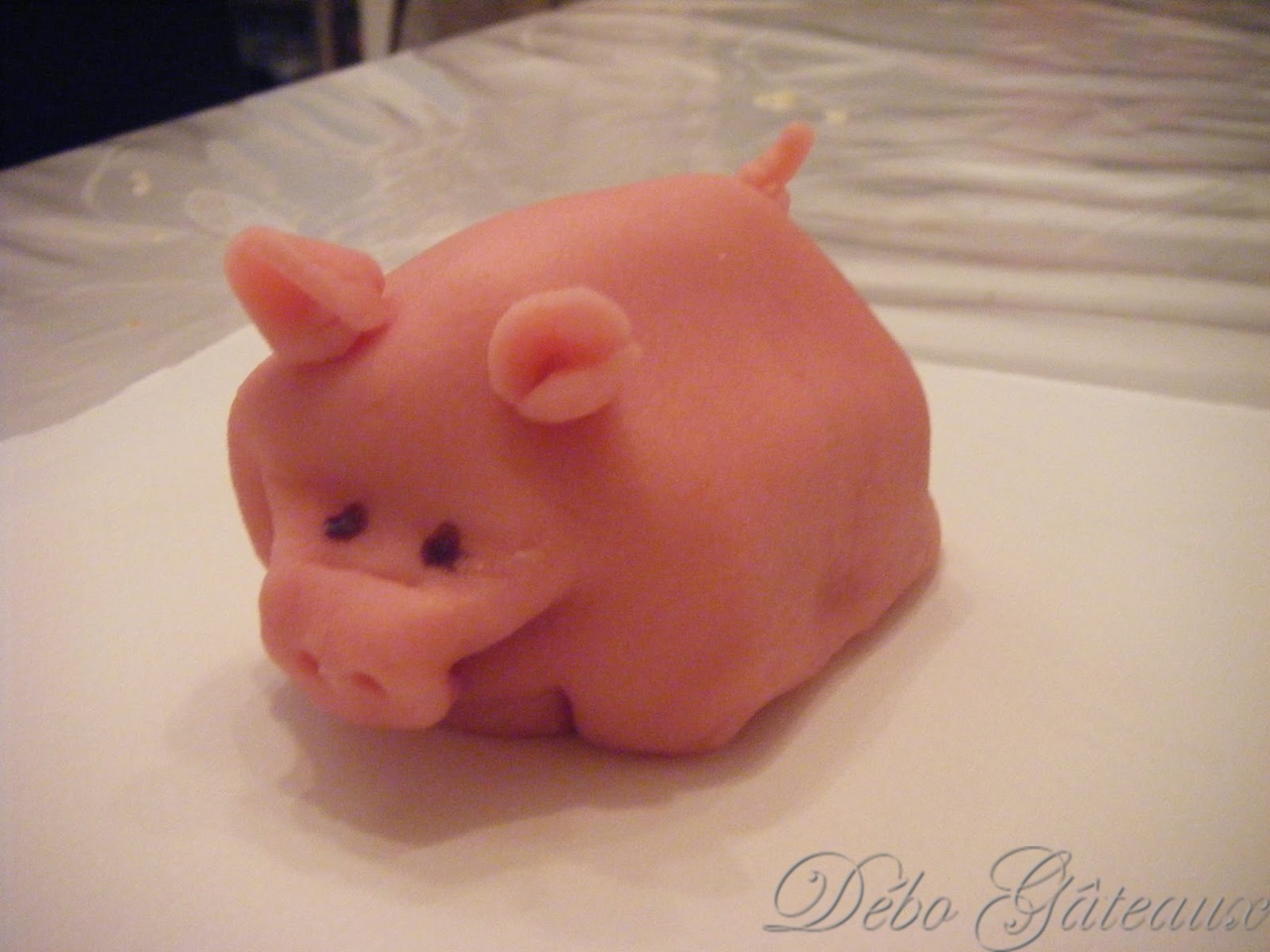 Débo Gâteaux : Cochon en pâte d'amande