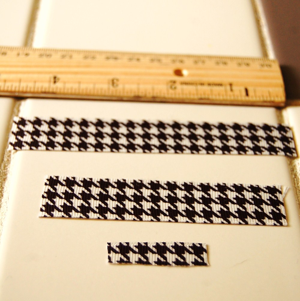 Mommy Monologue: DIY Wednesday--Bow Bookmarks