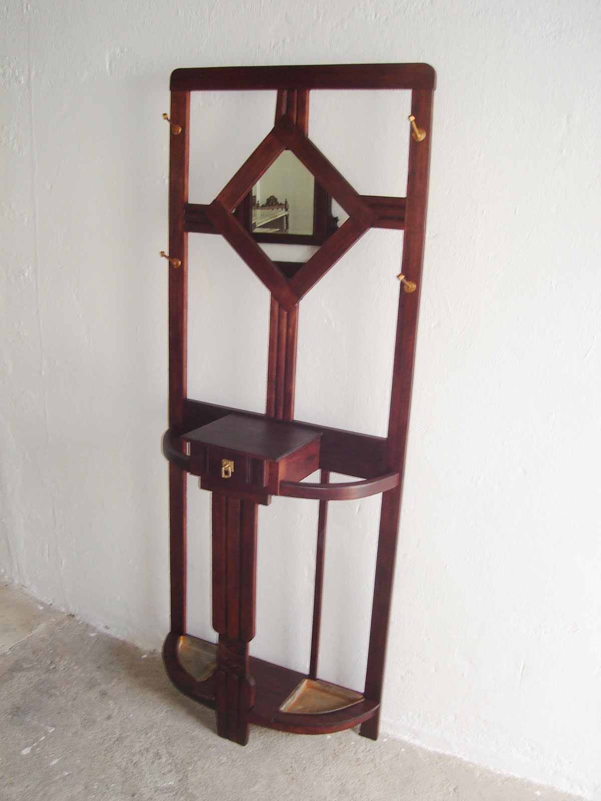 Restauros e Velharias: Bengaleiro