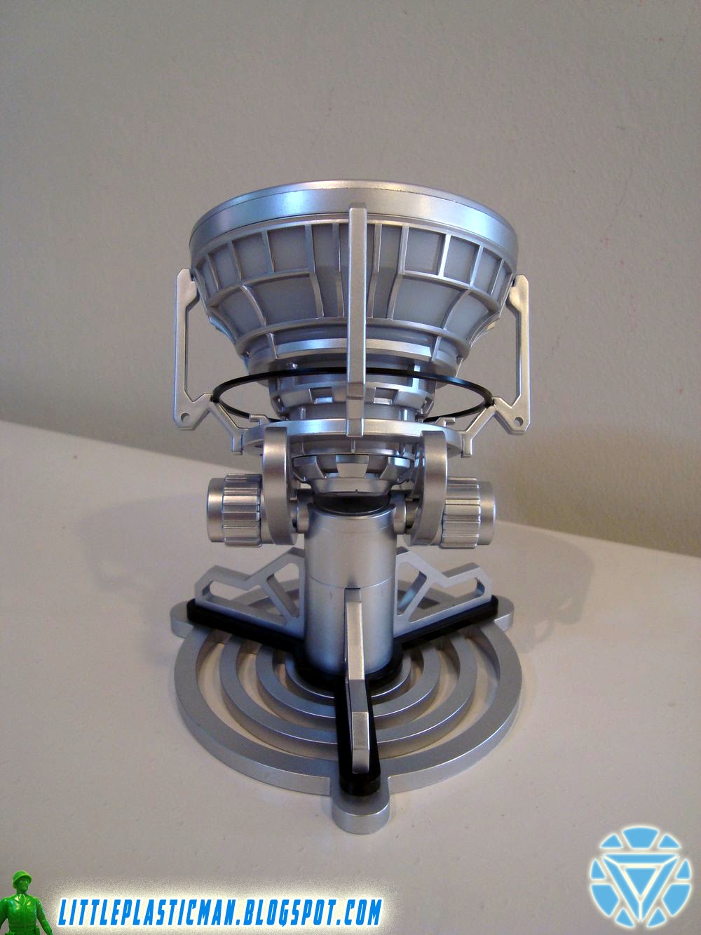 Little Plastic Man Toy Blog and Review Singapore: Toy Legend 1:1 Arc ...