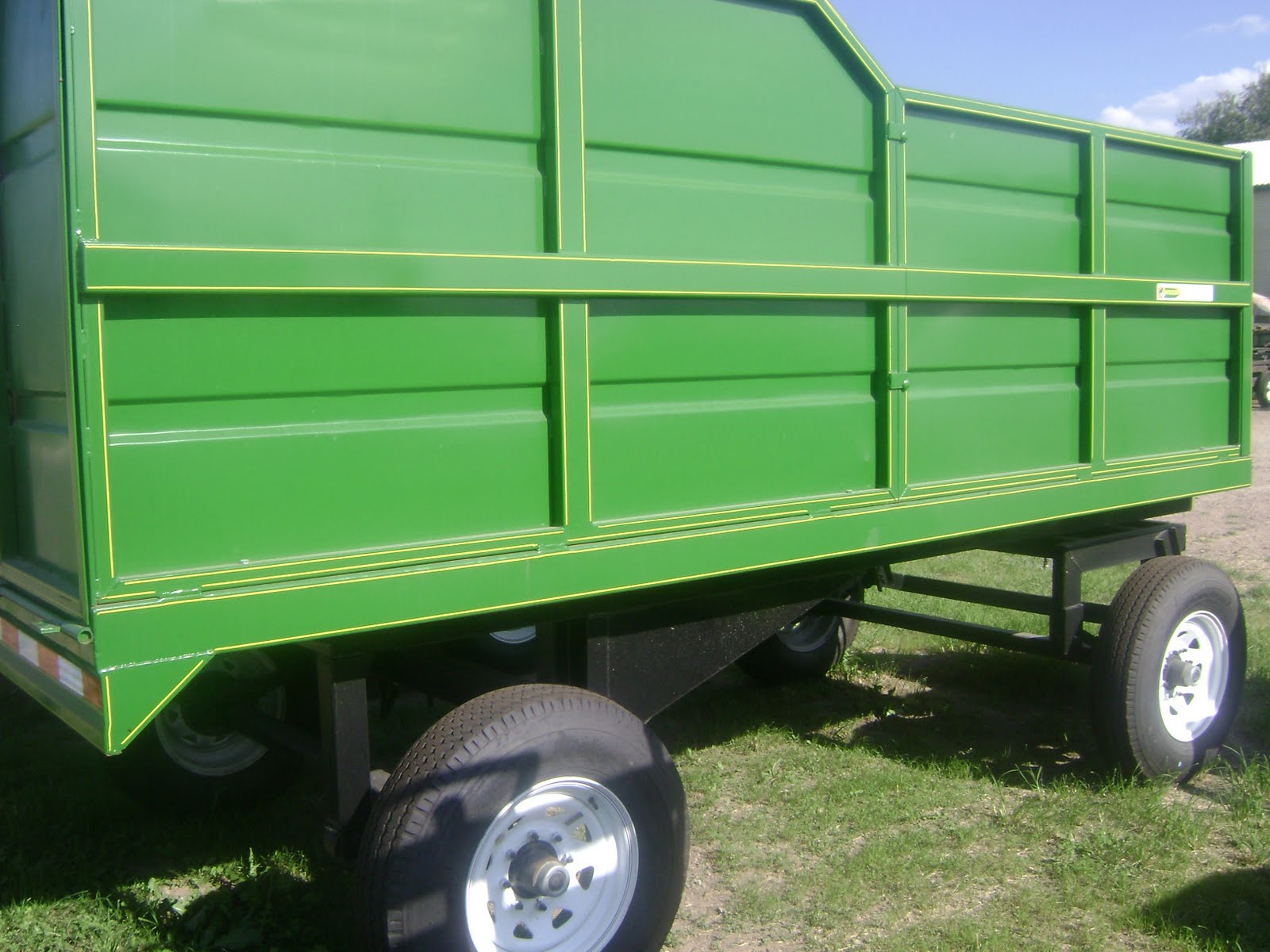 MAQUINARIA AGRICOLA INDUSTRIAL: Remolque Forrajero con Volteo ...