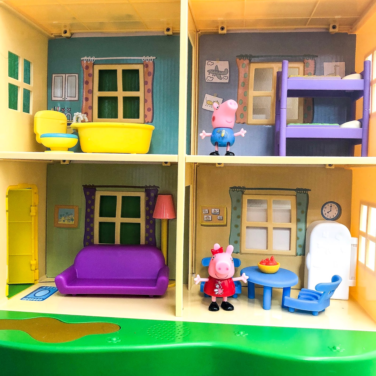 PRODUCT REVIEW: PEPPA PIG LIGHTS AND SOUNDS FAMILY HOME | The Beauty ...