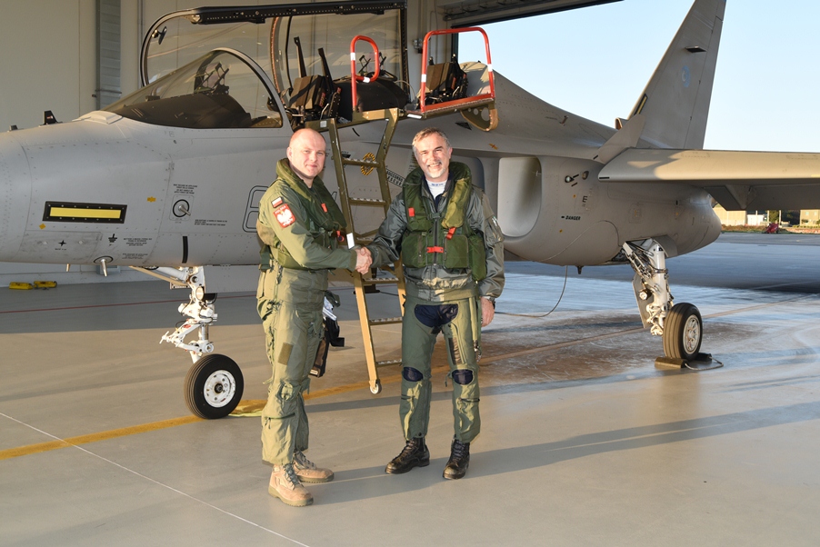 POLISH PILOT FLIES T-346 FOR FIST TIME - Blog Before Flight - Aerospace ...
