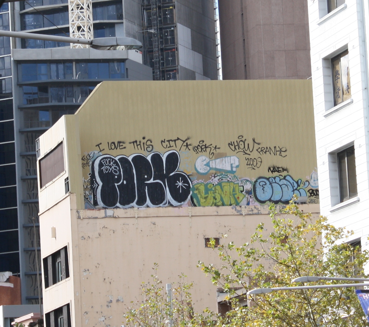 hello zogi: Best graffiti in Sydney:"I love this city" George St