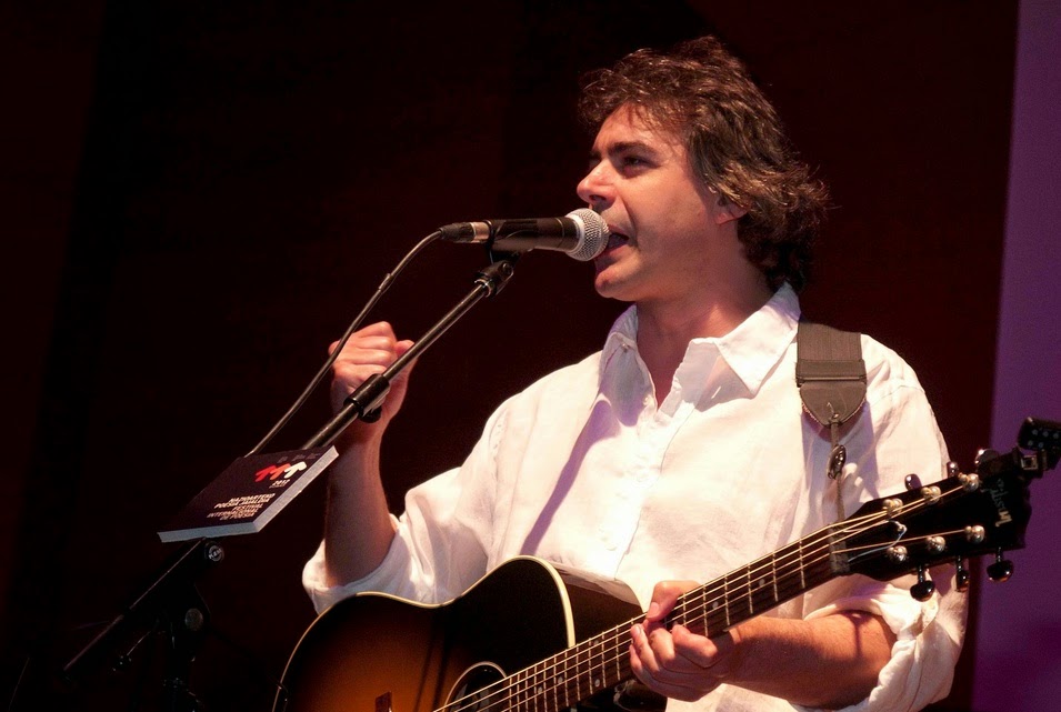 El poeta barakaldés José Blanco presenta en Arimaktore su recital 'Un ...