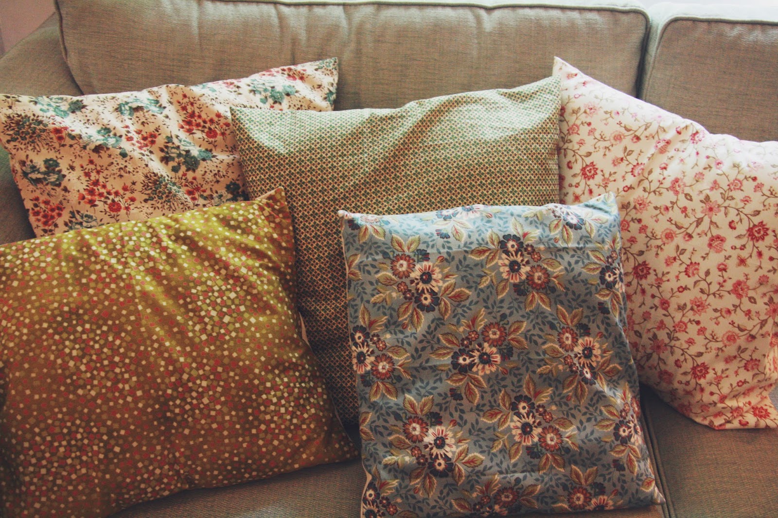 Katie Jessica : DIY: Cushions