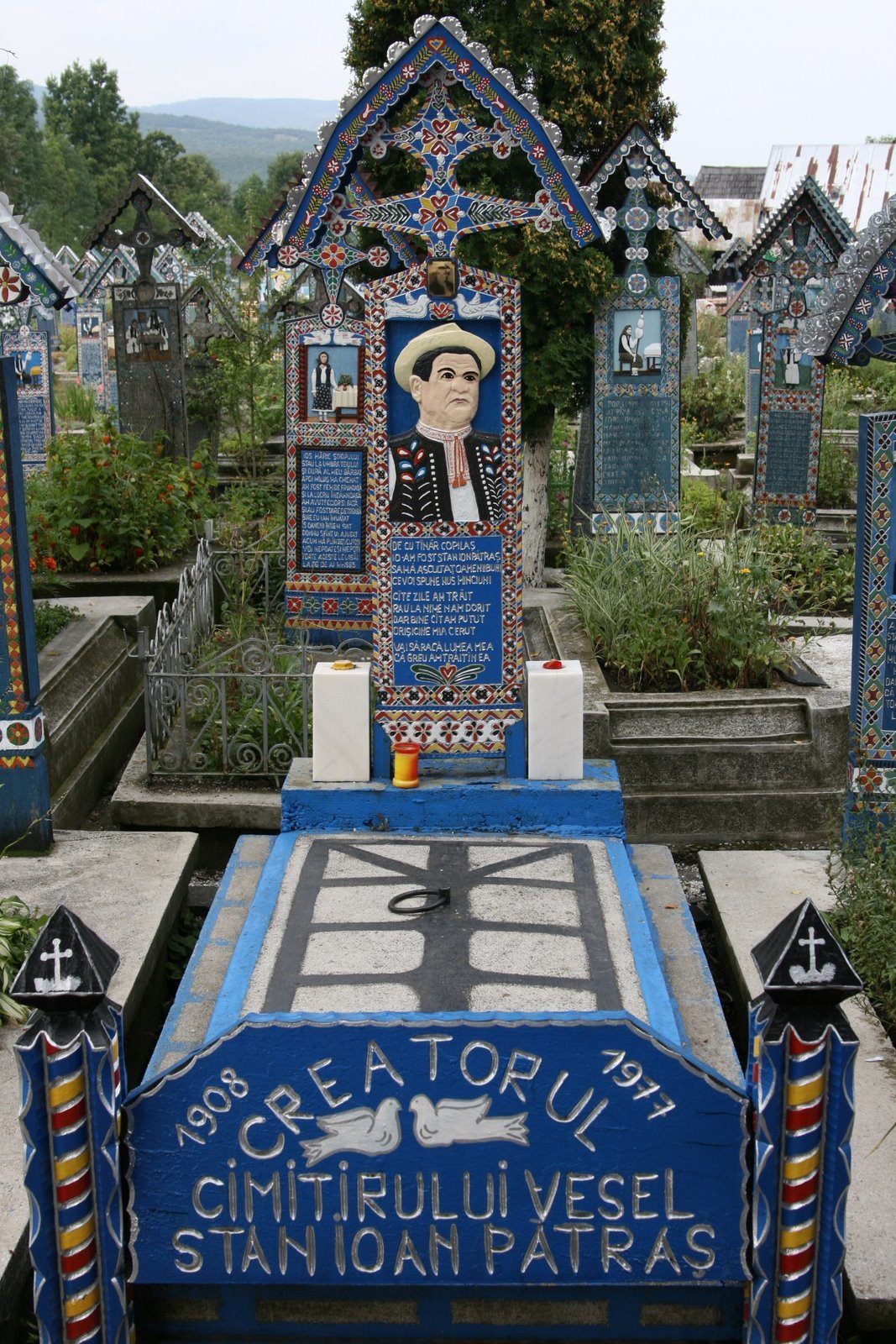 Lisa's World: SĂPÂNȚA, ROMANIA The Merry Cemetery