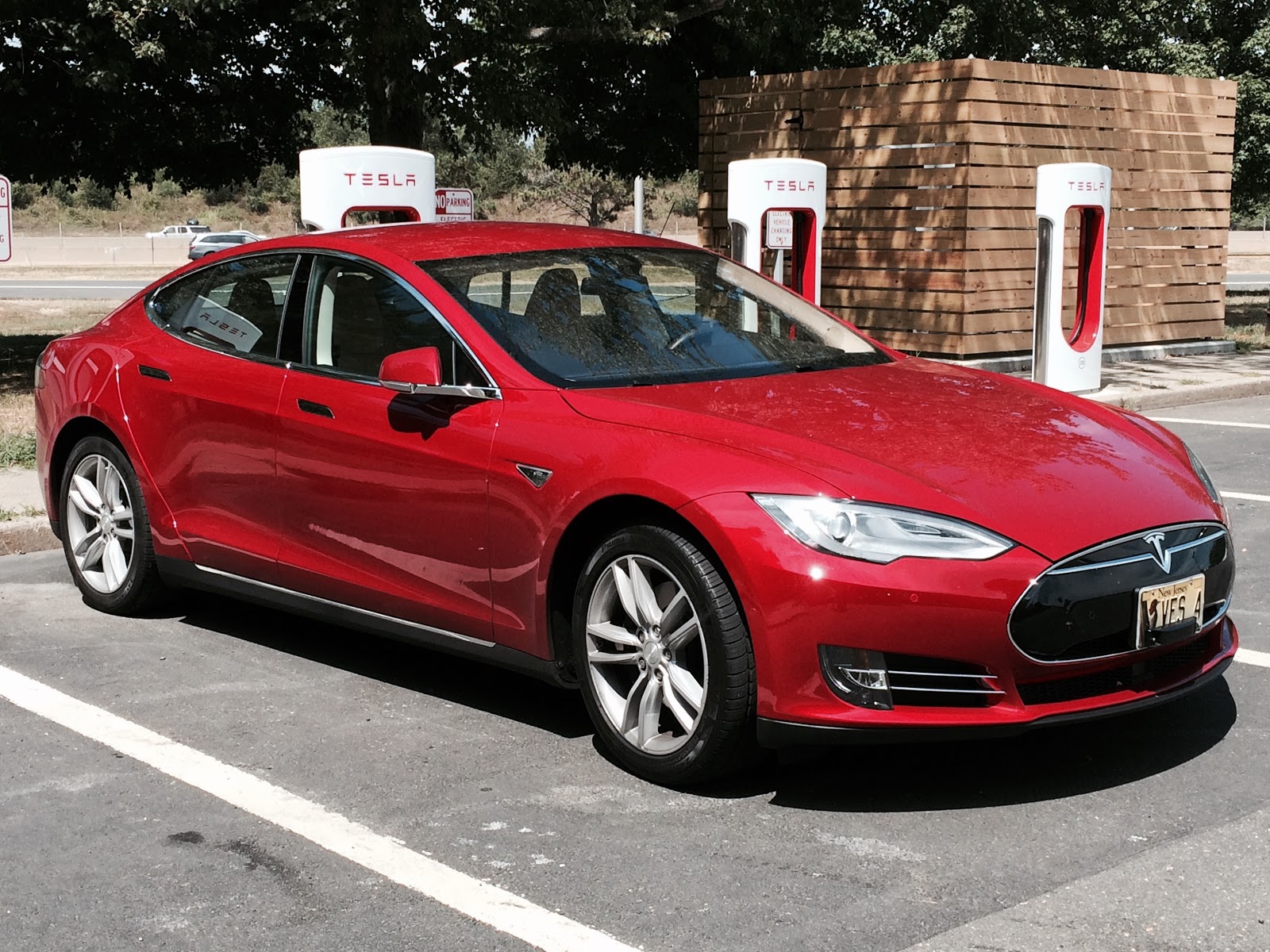 Shocking Car News: Top-rated, relatively rare Tesla Model S attracts ...