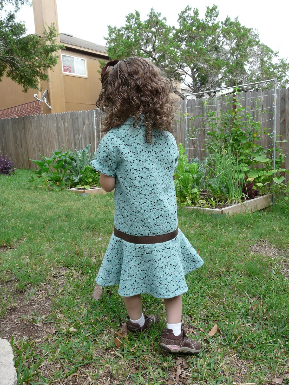Amanda's Adventures in Sewing: Simplicity 2907 - Aqua lace toddler dress