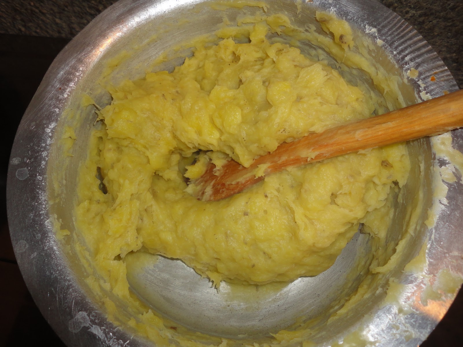 Menu Time: Namna ya kupika Ndizi za kusonga na Rost ya Samaki