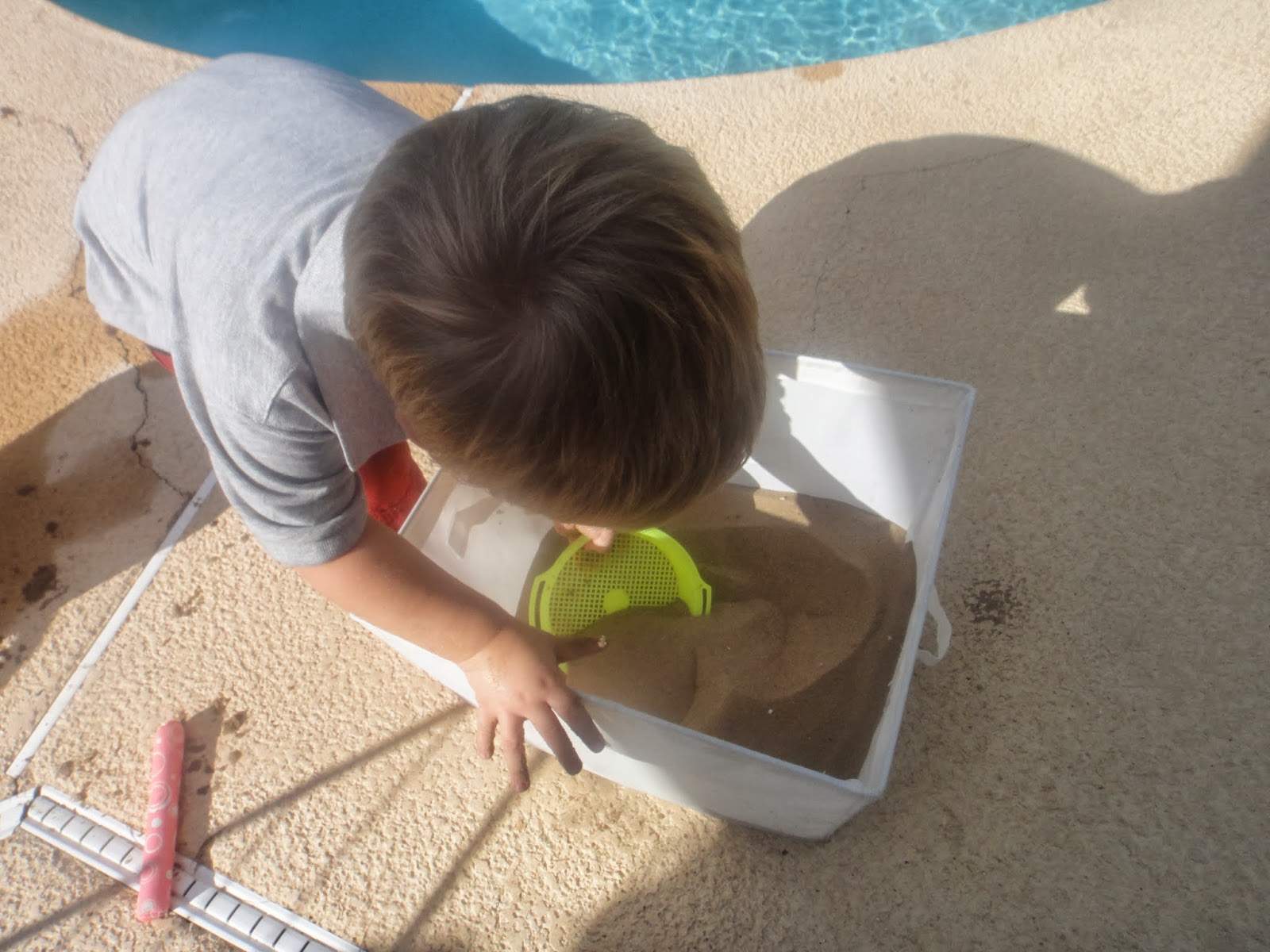 The Inspired Toddler: Sensory Wet and dry sand lesson Montessori Style
