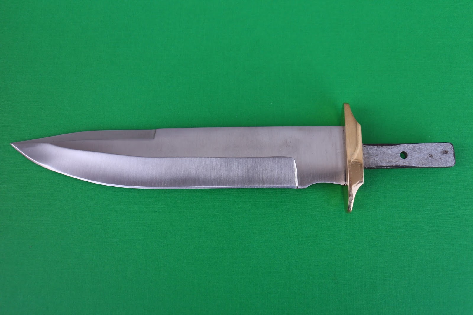 IMPARIAMO A SOPRAVVIVERE: COSTRUIRE UN COLTELLO