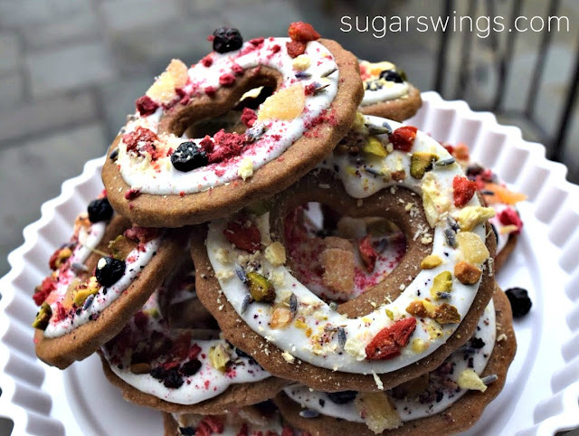 Sugar Swings! Serve Some: Valentines Day Iced Gingerbread Cookies with ...