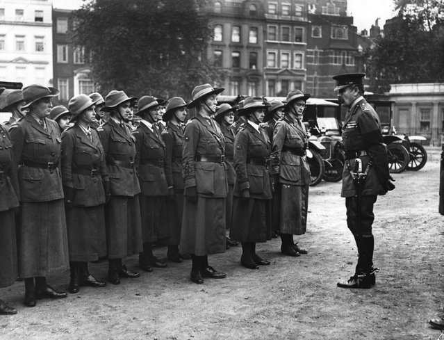 The Home Front: Old Photos of Women in the First World War ~ Vintage ...