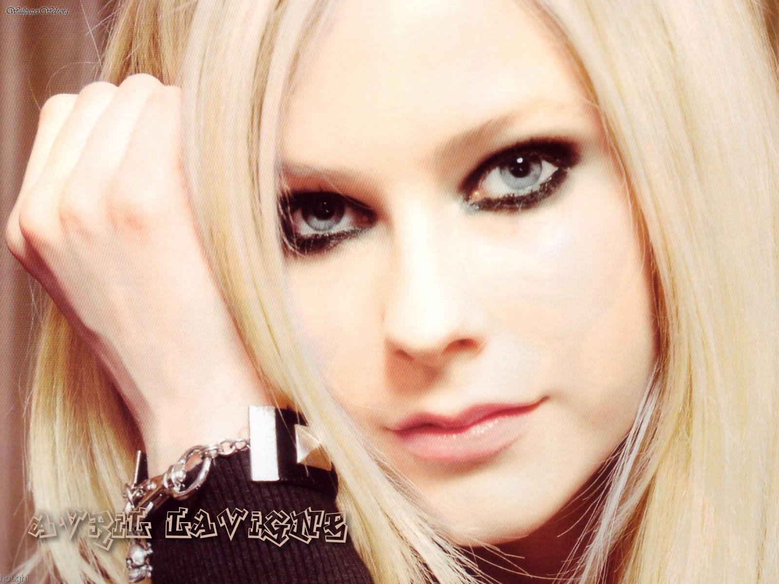 Biography | Discography | Pics | News |: Avril Lavigne