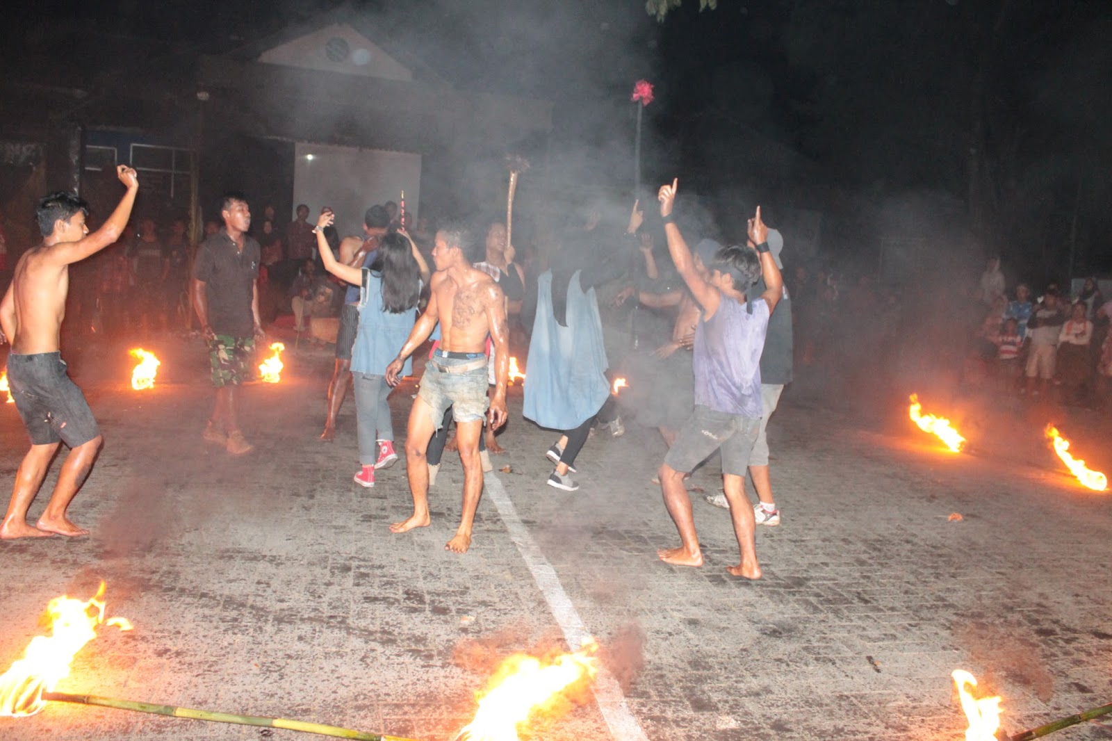 MUNCUL RIVER TUBING: ROWOBONI