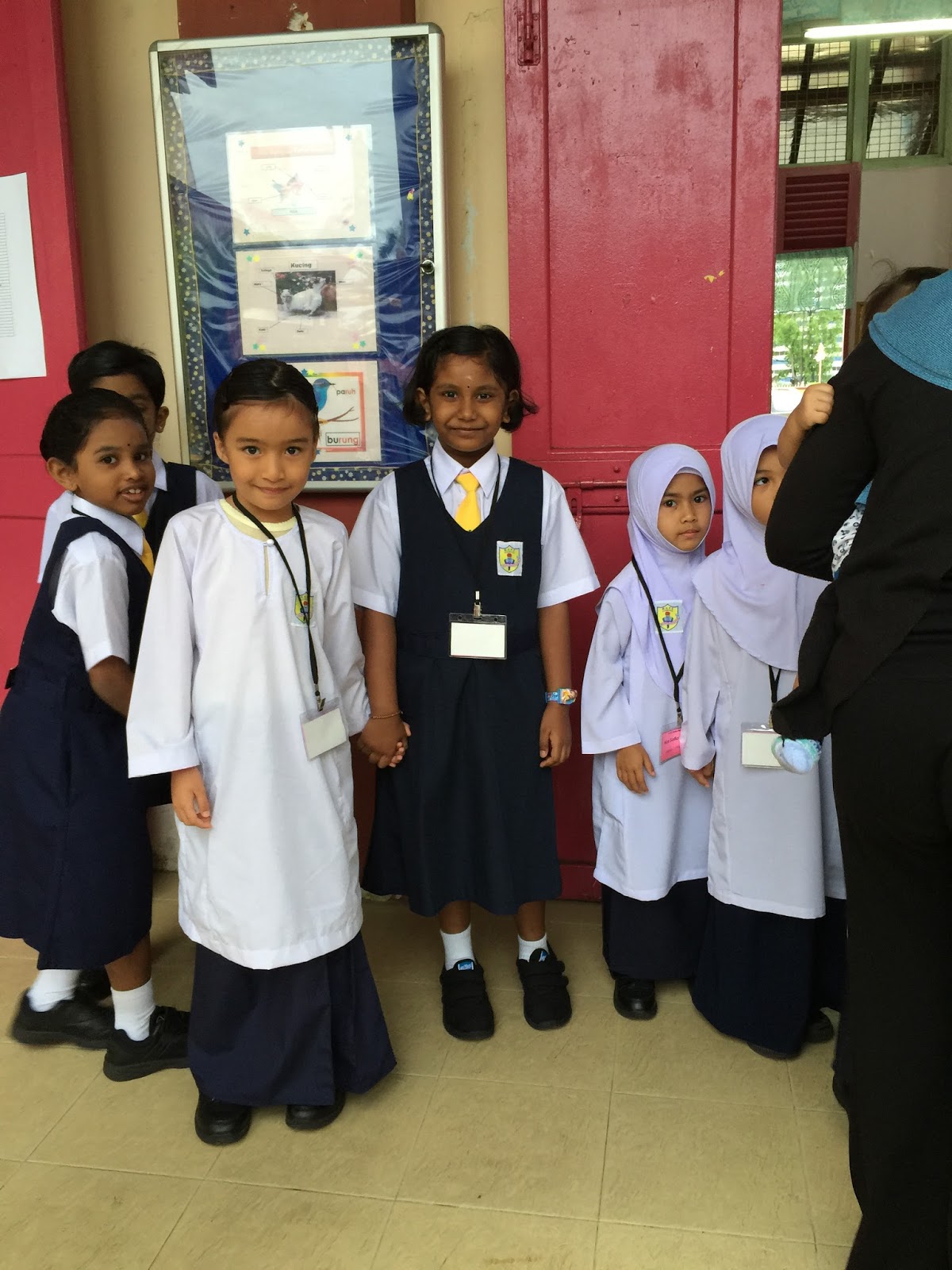 my lovely motherhood: Iesha's First Day at School