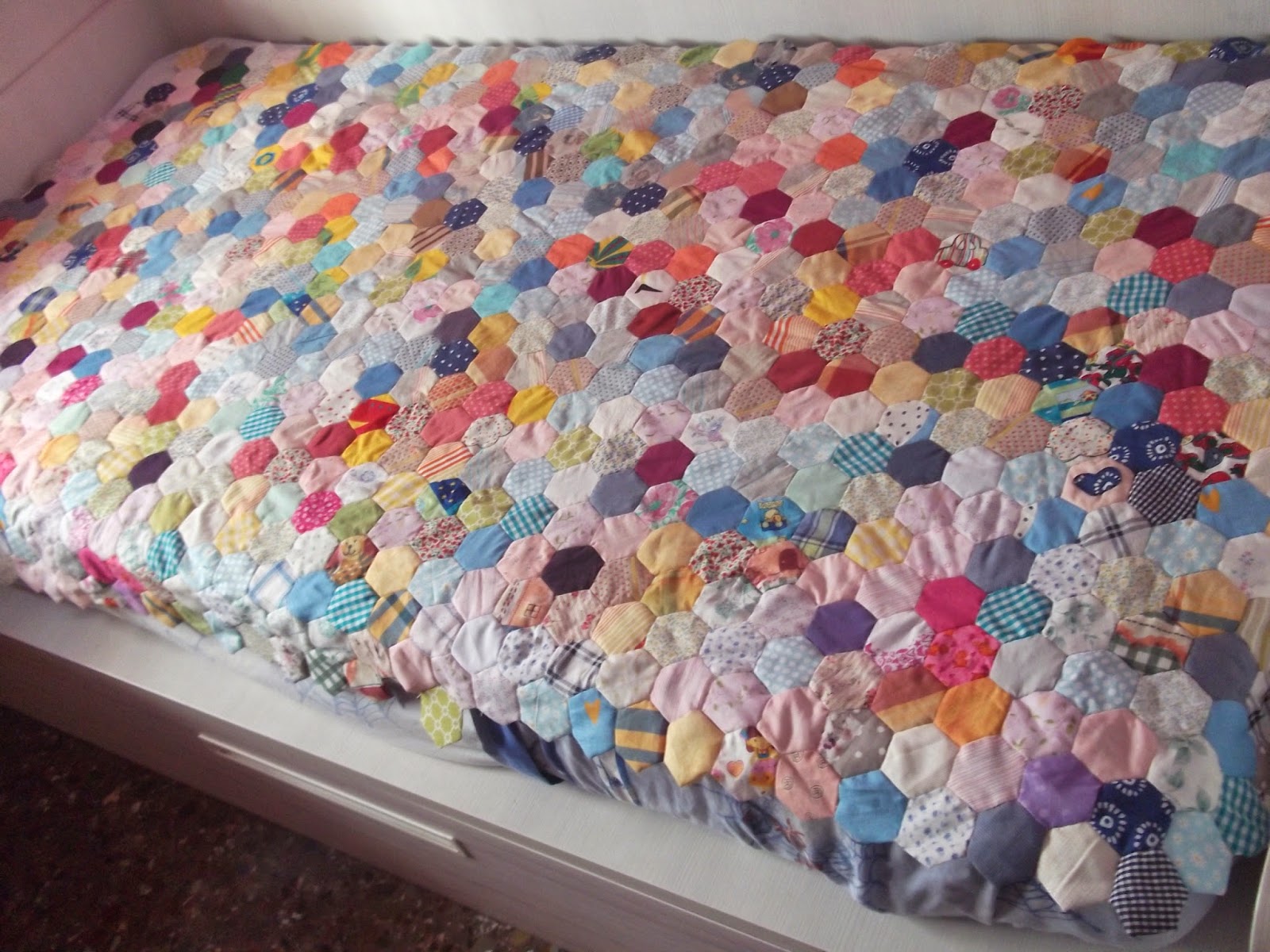 COSAS DE CARI: COLCHA DE HEXAGONOS DE PATCHWORK