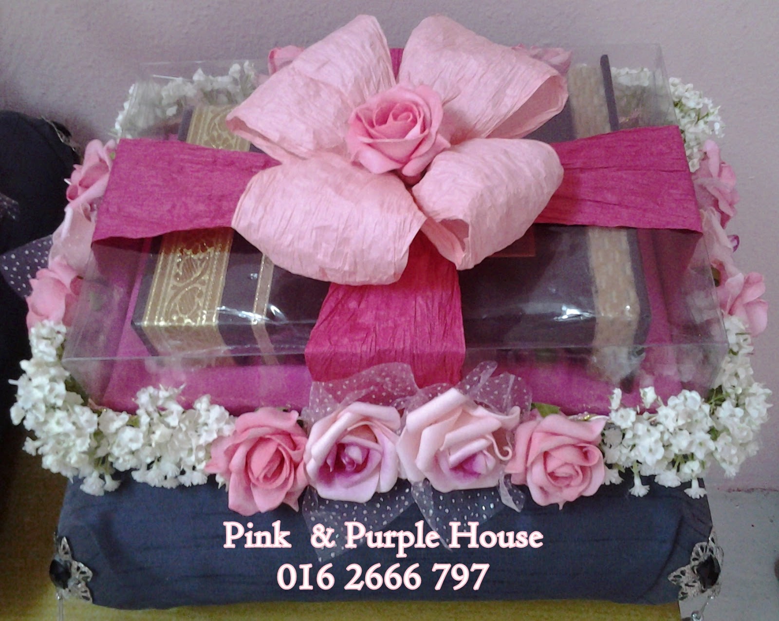 PINK & PURPLE HOUSE: Hantaran Bantal : Tema Pink & Putih
