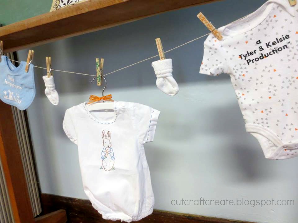 Cut, Craft, Create: Decorating Tip #5 {Vintage Clothesline Frame}