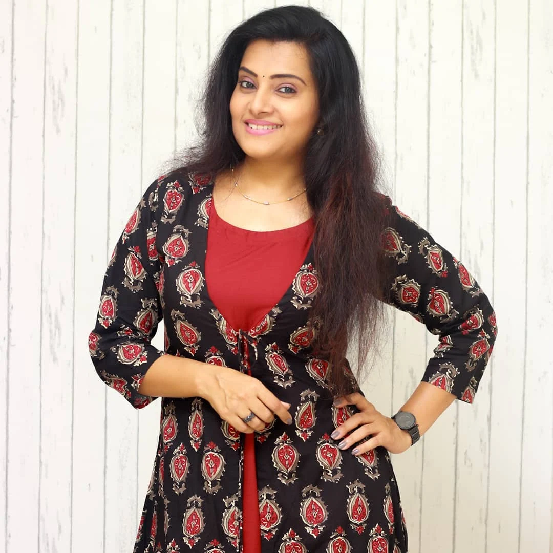 Tv Serial Actress Shruthi raj New Glamorous Photoshoot