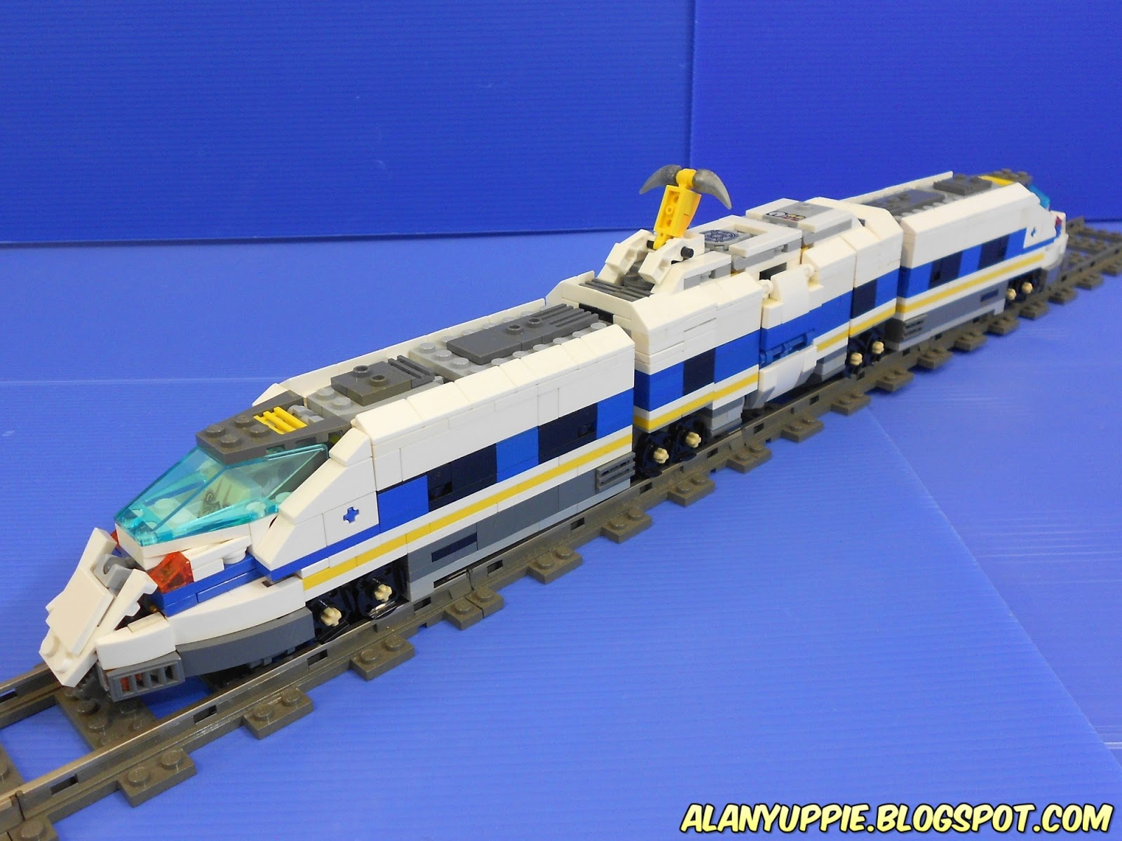 Alanyuppie's LEGO Transformers: LEGO Triple Changer Railrazor Part 1 of ...