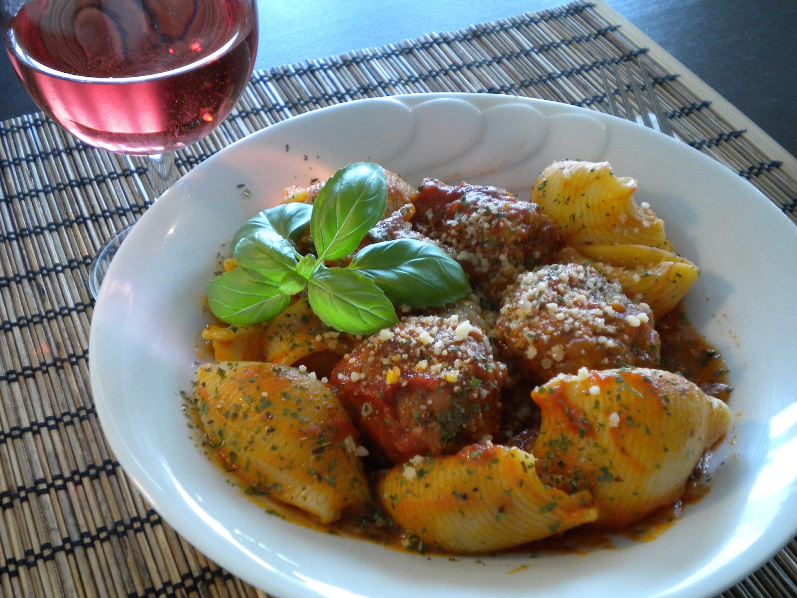 Cookingaround : Lumaconi Con Polpettine - Pasta With Meatballs