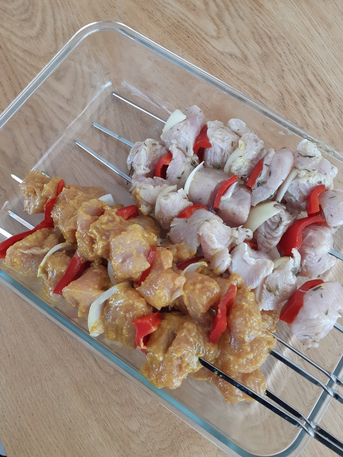 Brochettes de dinde et bœuf marinées
