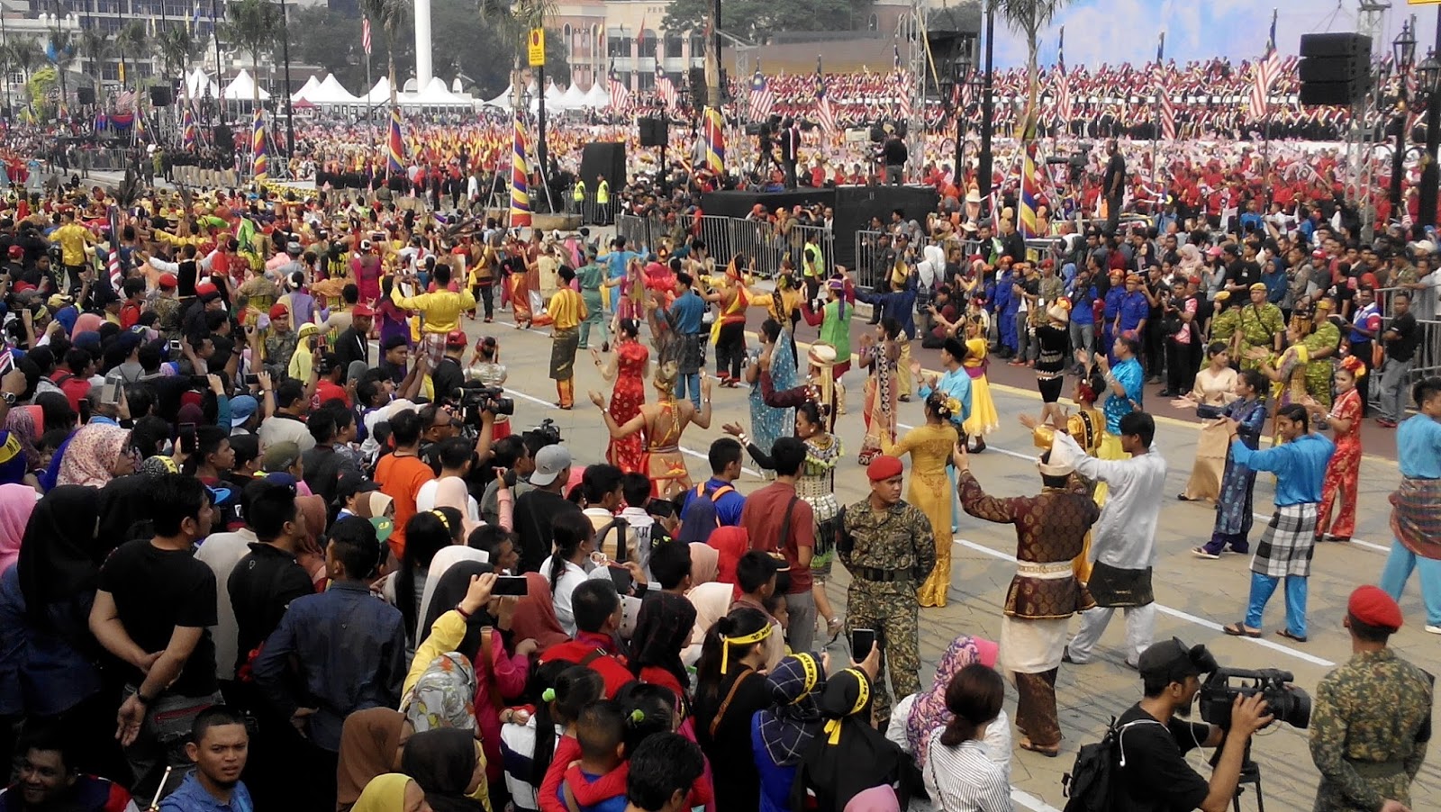 Perayaan dan Perbezaan Pandangan