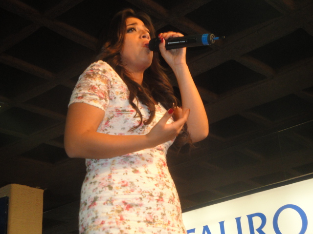 POR LA LUPA: VIVIAN RODRIGUEZ NACE UNA VOZ