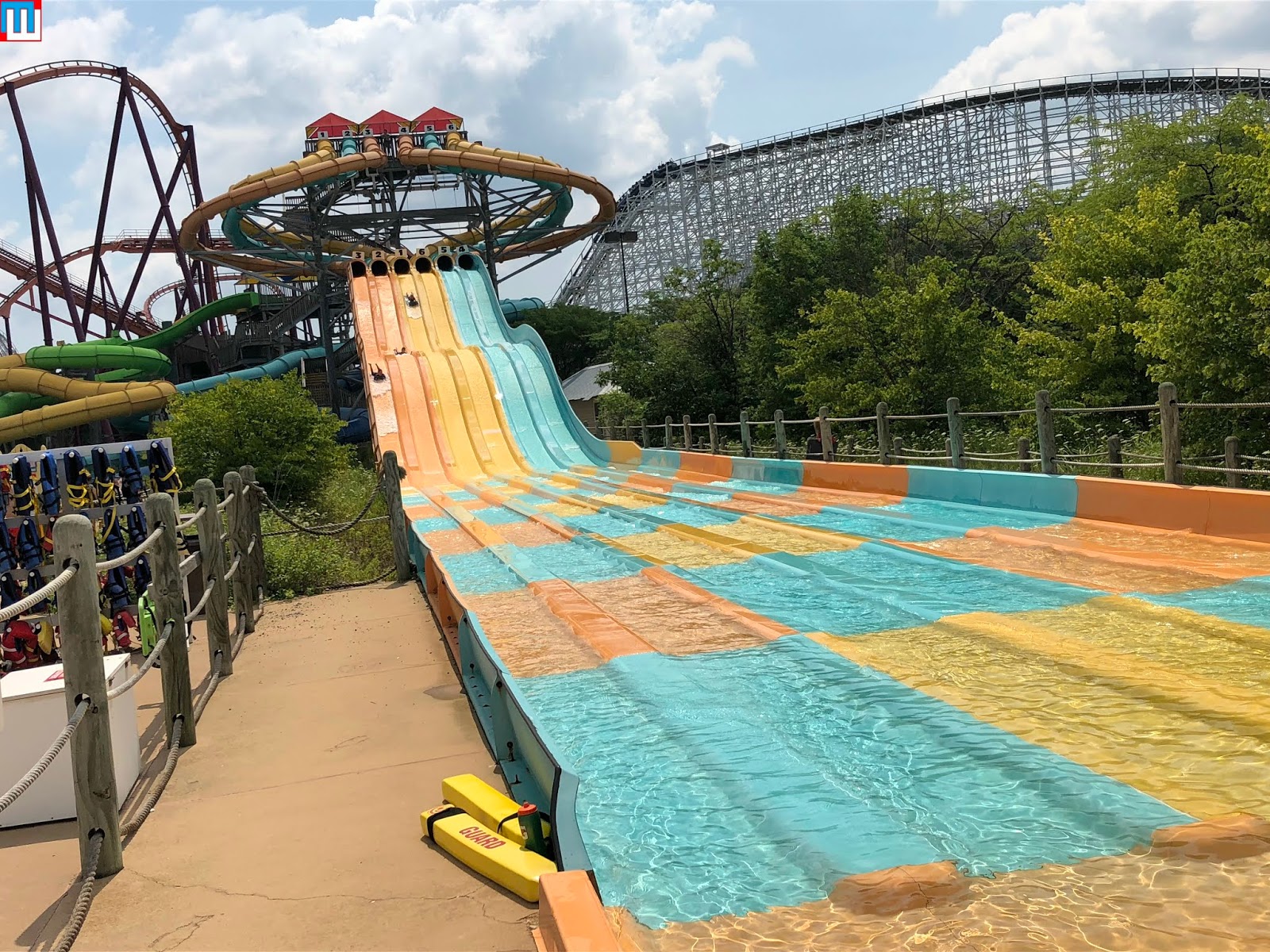 MidwestInfoGuide: Hurricane Harbor Chicago