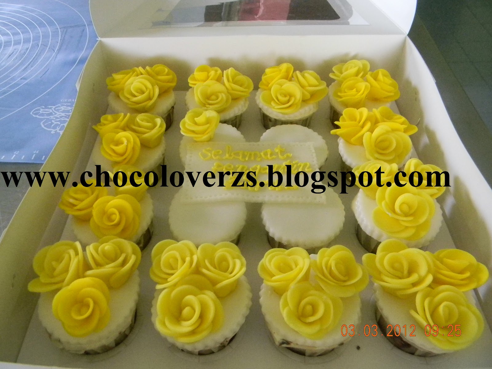 House of Cupcakes and Chocolate: Harga Cupcake Fondant & buttercream