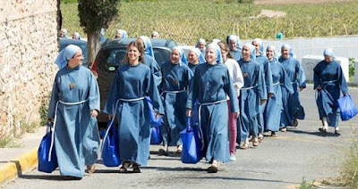 85 MONJAS DE IESU COMMUNIO YA ESTÁN EN GODELLA: RECIBEN PEREGRINOS Y ...