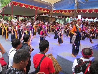 Travelplus Indonesia: Pesta Adat Reba, Lebih dari Sekadar Pesta Sambut ...