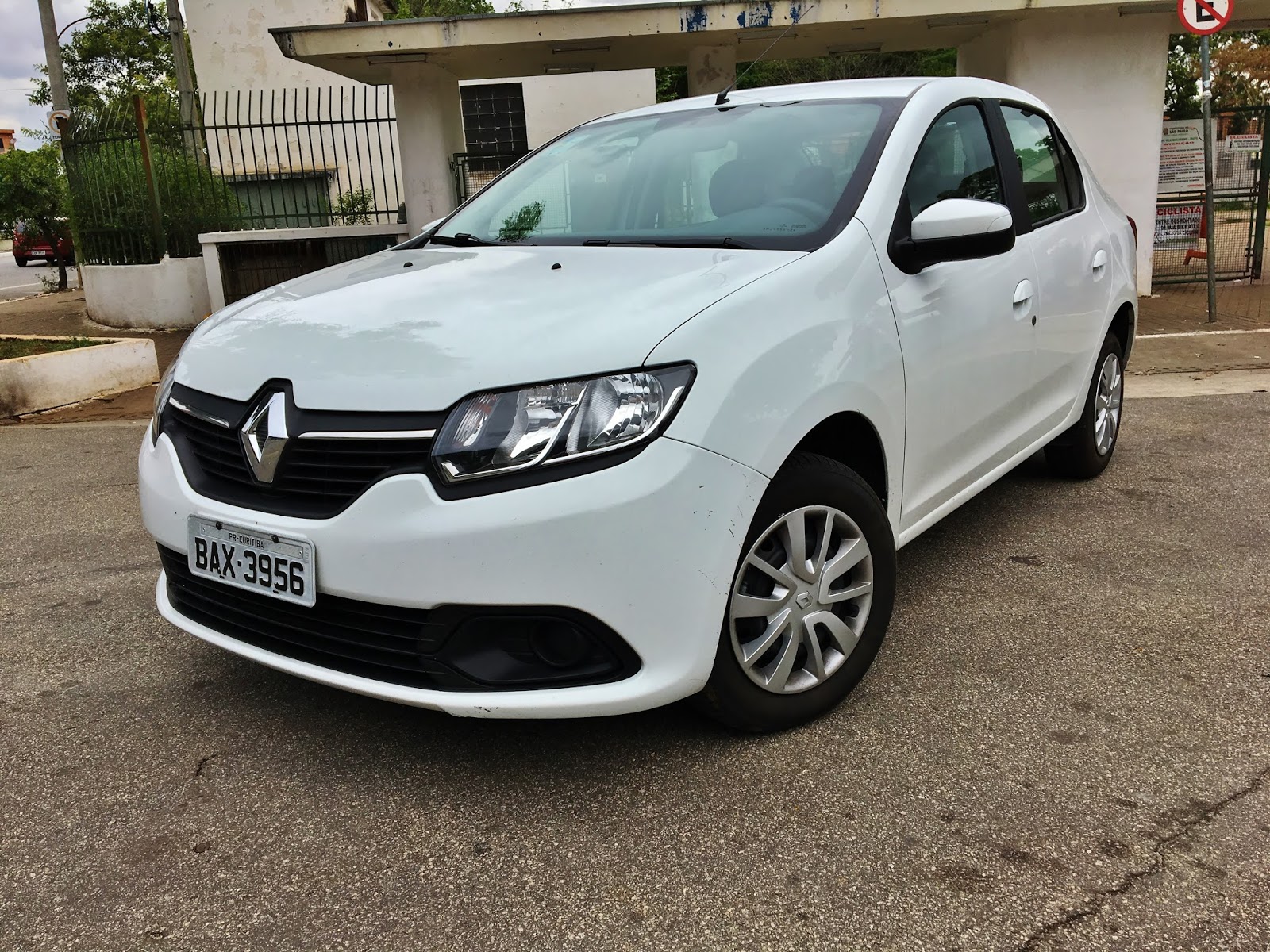 RACIONAUTO: RENAULT LOGAN EXPRESSION 1.0 SCE - AVALIAÇÃO