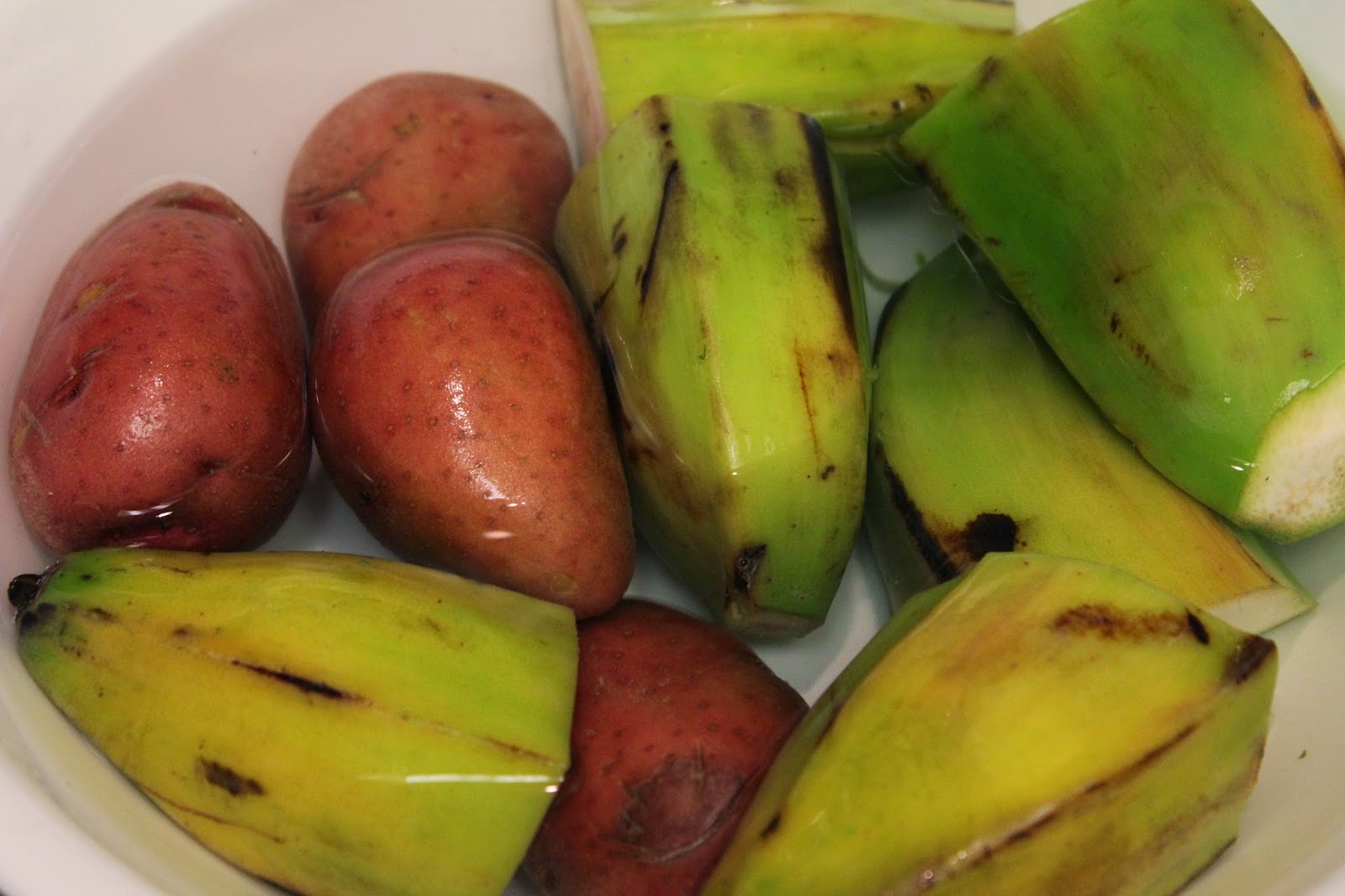 Aparna's Cookbook: Kanch kolar kofta kadhi (plantain/green banana balls ...