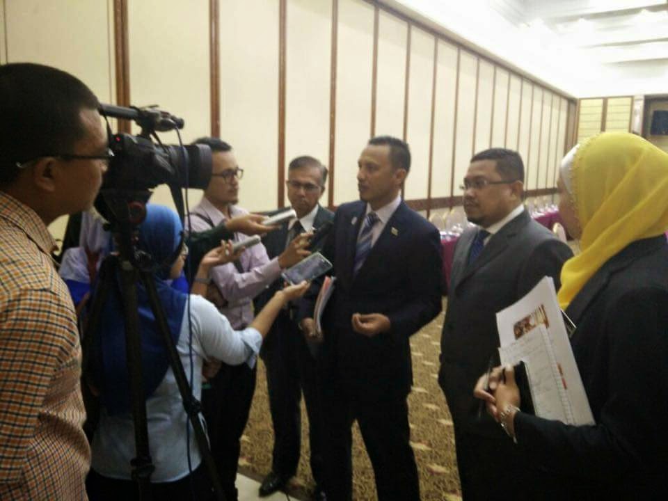 Blog Rozi Telemong: Persatuan Belia Aktif Dapat RM 5000 - Dato' Rozi Mamat.