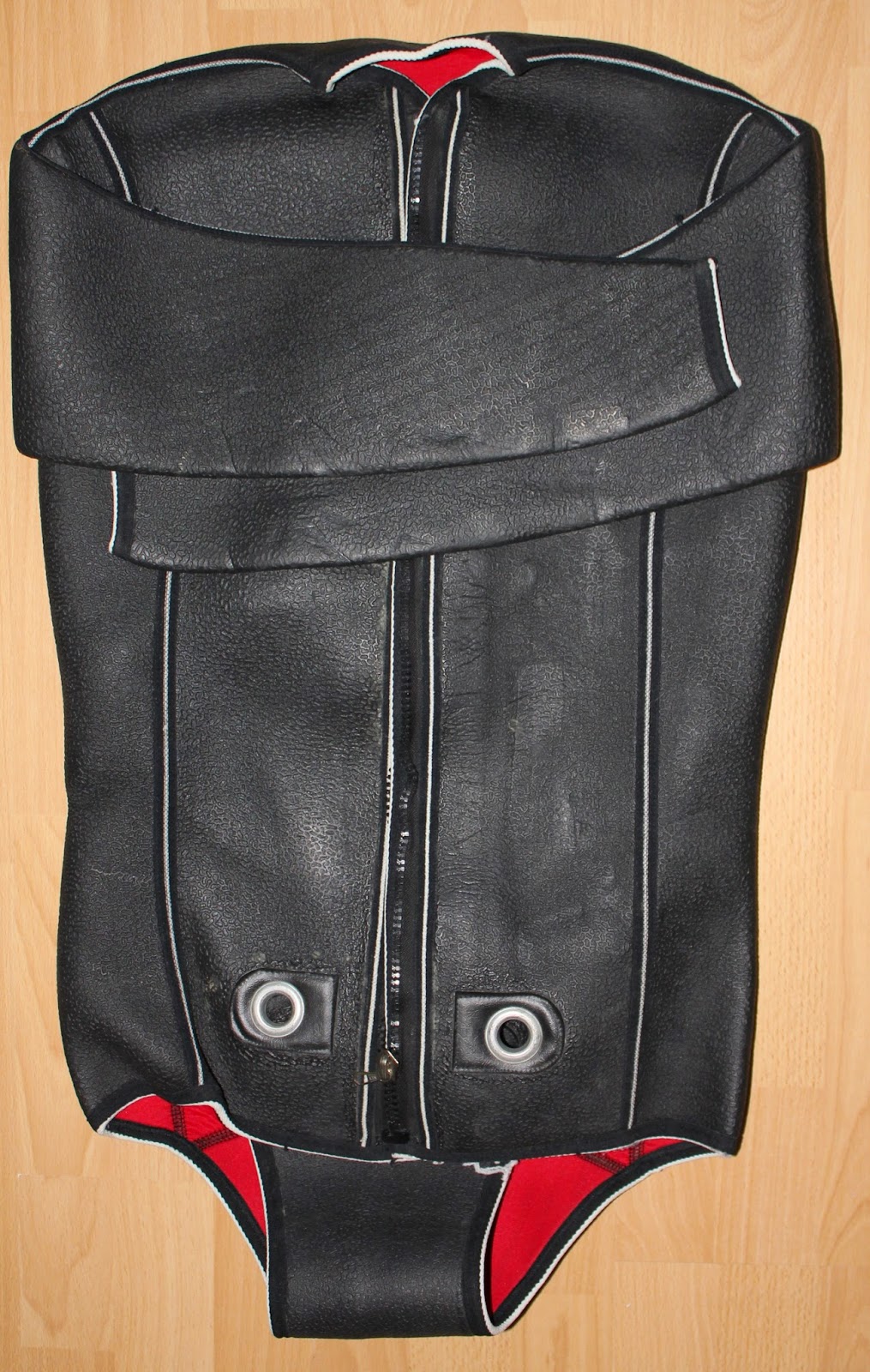 DDR Spezialeinheiten Felddienstuniformen und Ausrüstung: Typ Delfin ...