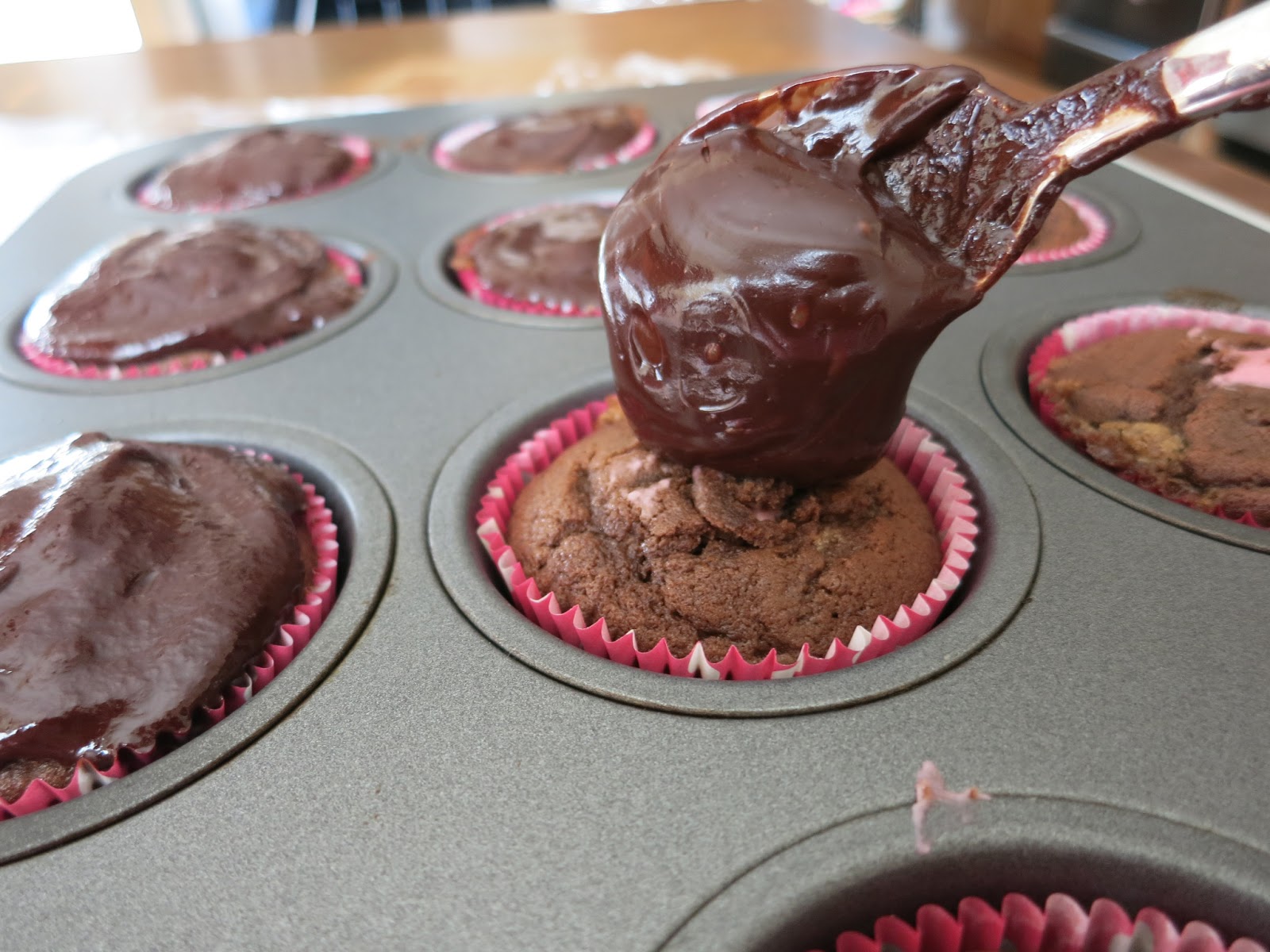 everyday sage: raspberry 'hostess' cupcakes