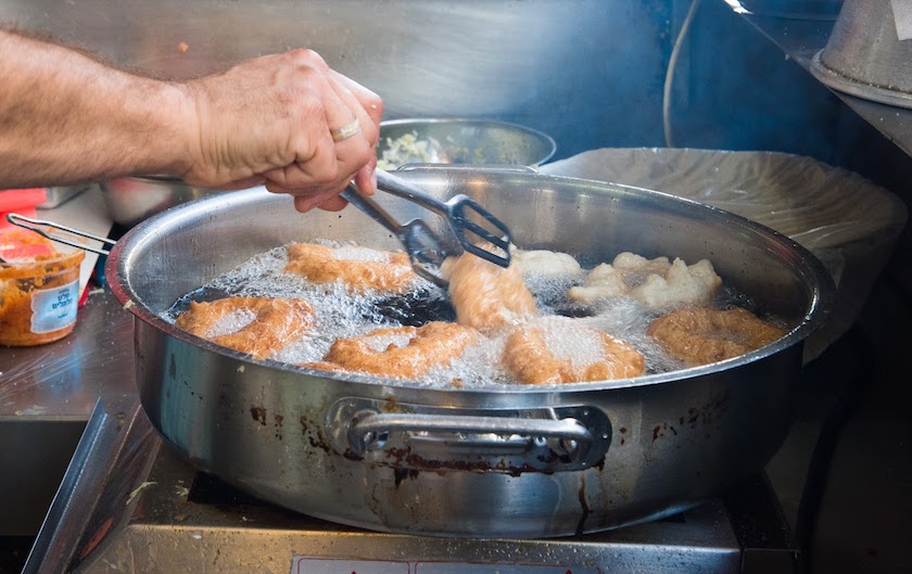 Foodwanderings: Moroccan Sfinge (Doughnuts) & Burika! My Number One Bite at Shuk HaCarmel.