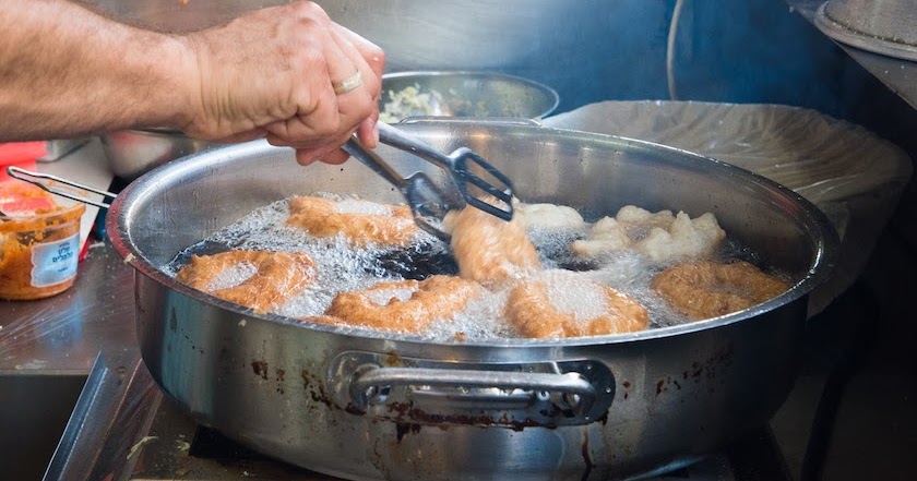 Foodwanderings: Moroccan Sfinge (Doughnuts) & Burika! My Number One Bite at Shuk HaCarmel.