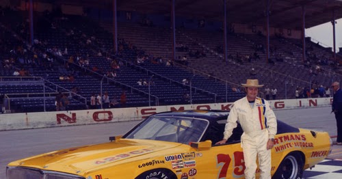 Midwest Racing Archives: 1974 - Bidding for fifth USAC title - Hartman ...