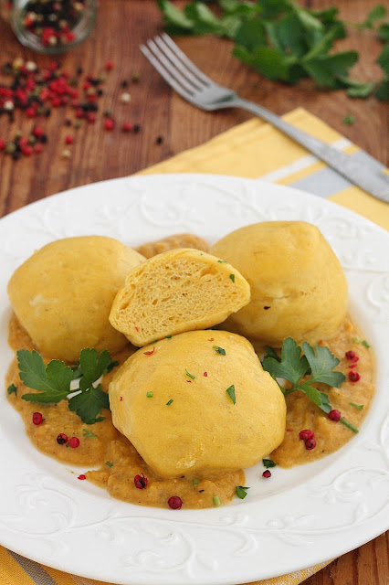 wesoła kuchnia: Dyniowe pyzy z sosem