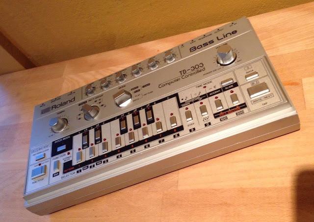 MATRIXSYNTH: Vintage Roland TB-303 Bass Synthesizer