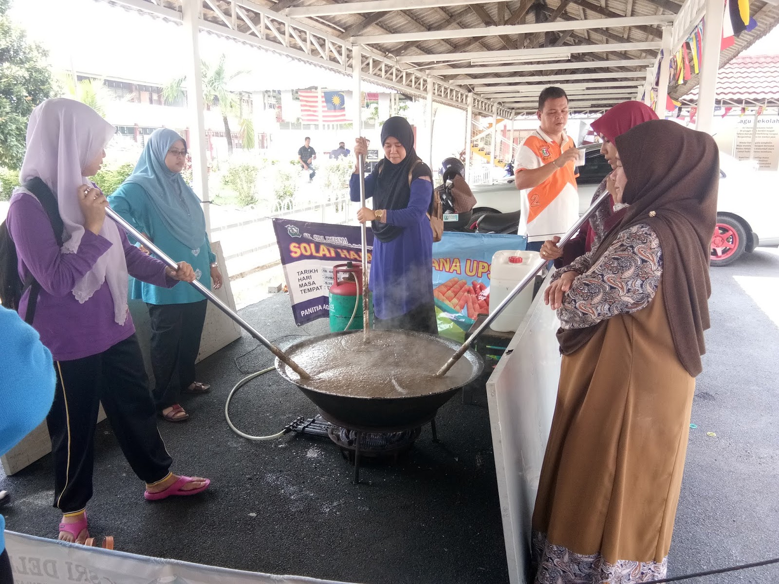 Surau al-Khairiah SK Sri Delima: GOTONG-ROYONG BUBUR ASYURA