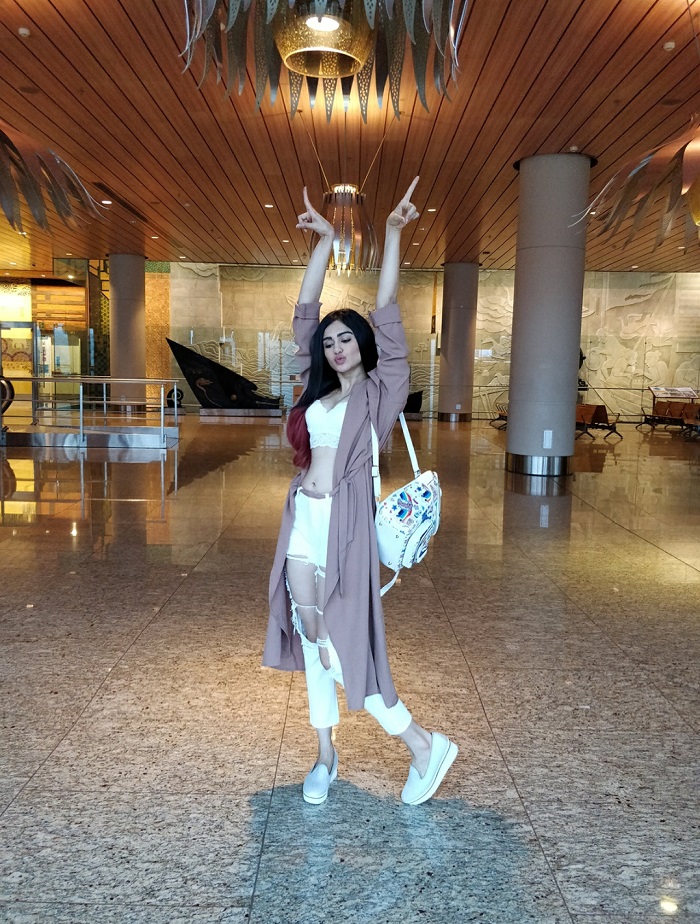 Adah Sharma Sexy Navel Images at Airport - Hollywood | Tollywood ...