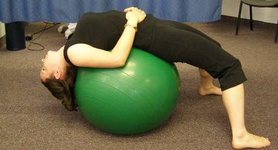 Oefening Ball terapie vir lae rugpyn Relief