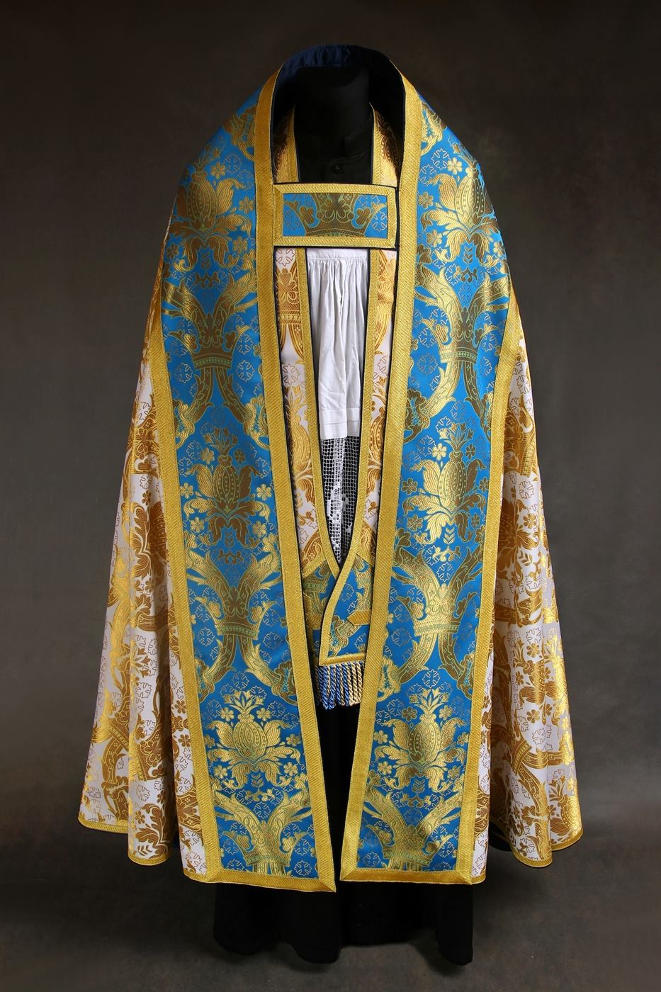 Marian Blue, Gold and White Vestments from Benedicamus ~ Liturgical ...