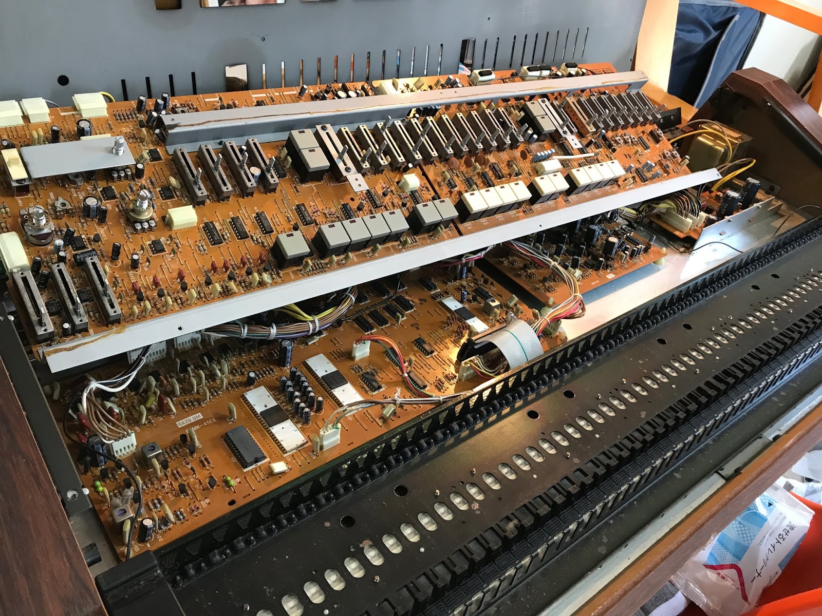 Yamaha SK20 (Part One - Cleaning)