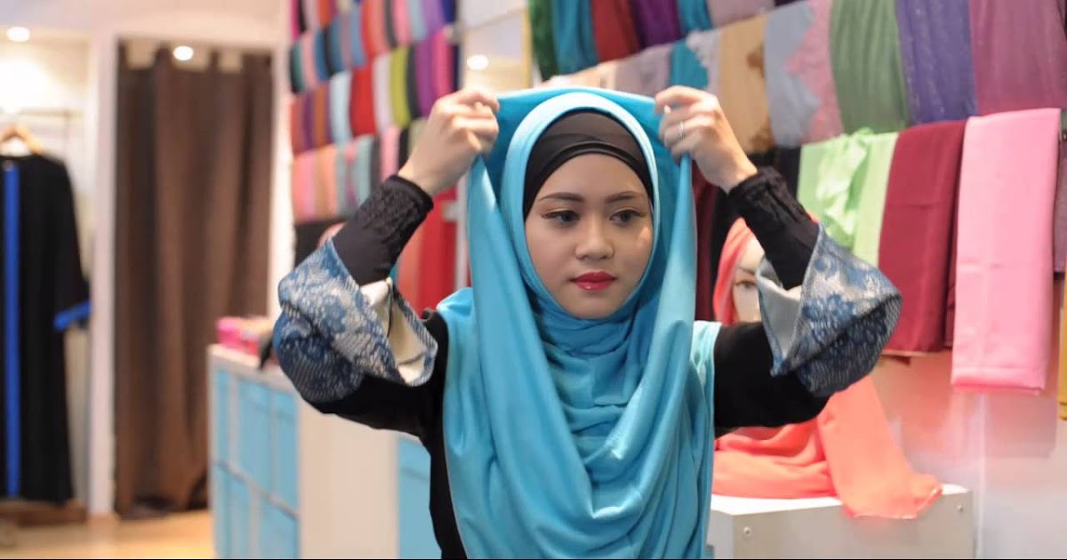 Cara Memakai Hijab Hoodie Instant yang Simpel